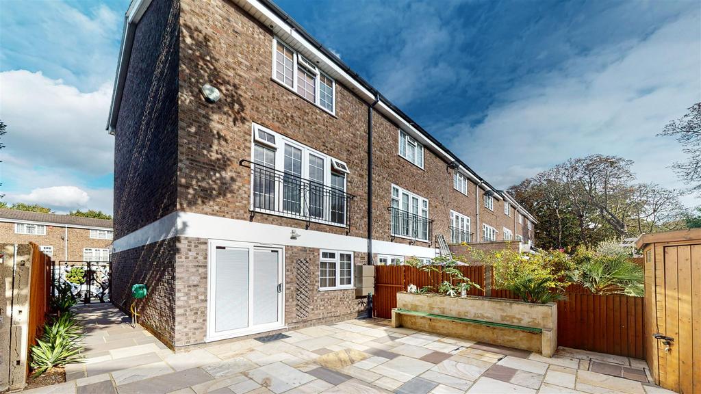 Ullswater Close, Bromley, BR1 4JF 4 bed townhouse - £500,000