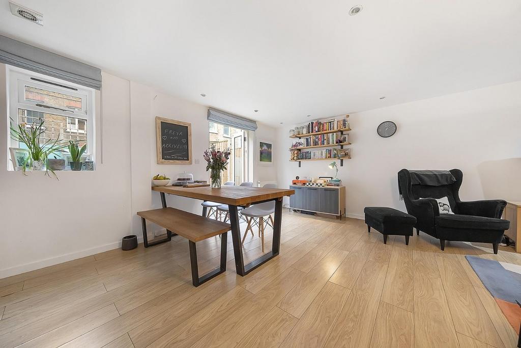 Saltoun Road, SW2 3 bed flat - £650,000