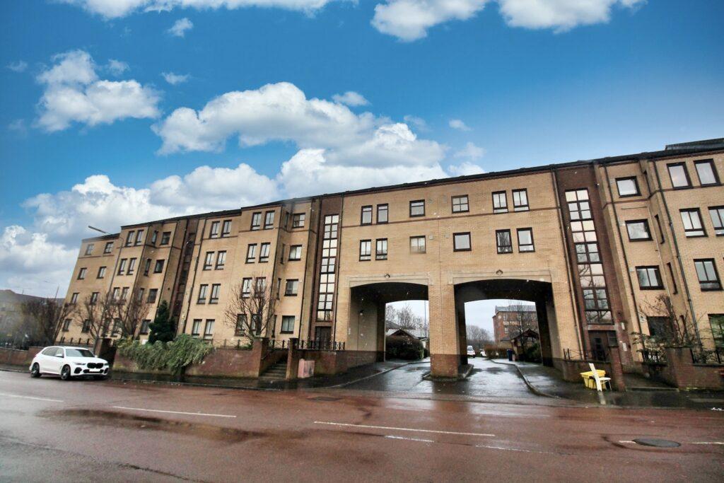 316 Springburn Road Springburn G21 1RX 2 bed flat for sale - £95,000