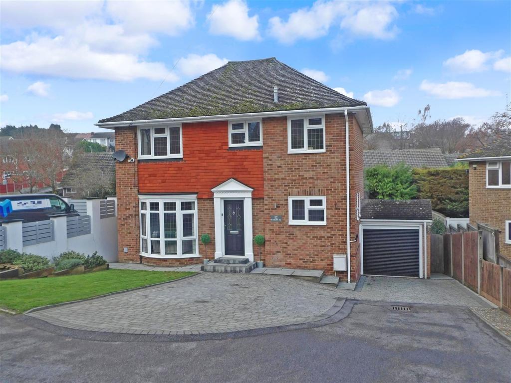 Ploughmans Way, Rainham, Gillingham... 4 bed detached house - £550,000