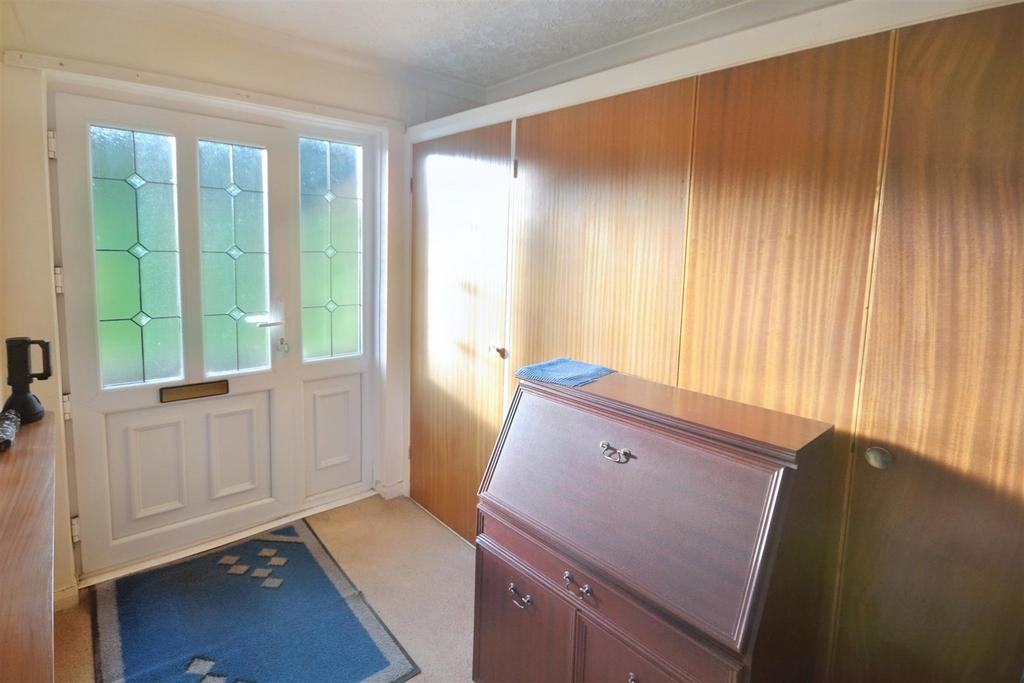 Bron Y Glyn Estate, Bronwydd Arms... 2 bed detached bungalow - £260,000