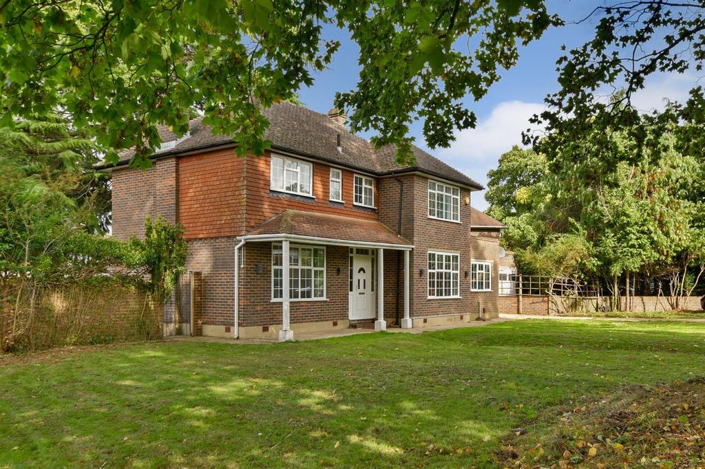 Hayes Lane, Kenley, Surrey 4 bed detached house - £900,000