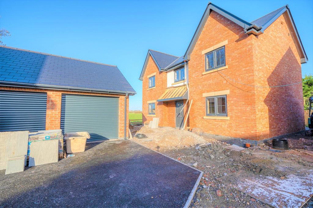 New Manor Court, Berrow... 4 bed detached house - £675,000