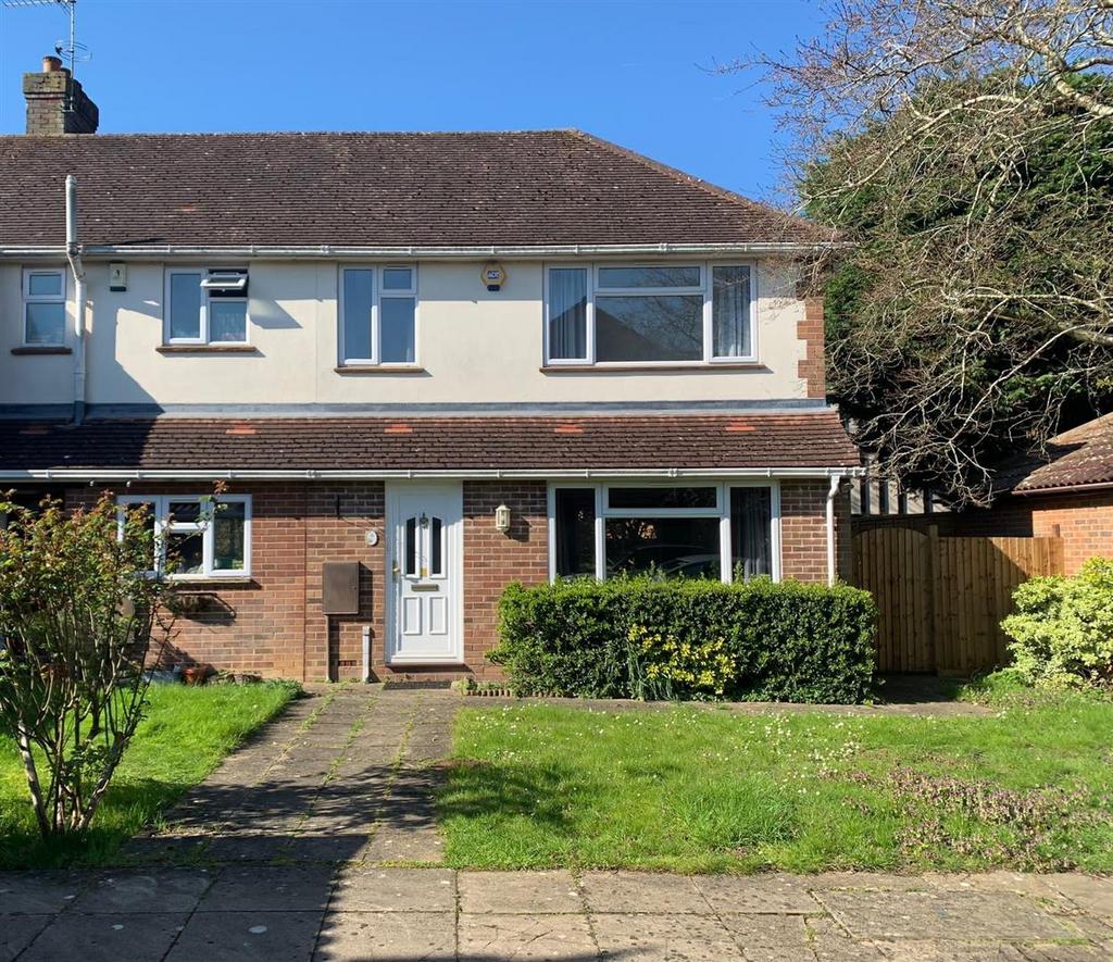 Farriers Close, Bovingdon, Hemel... 2 bed semi-detached house - £425,000