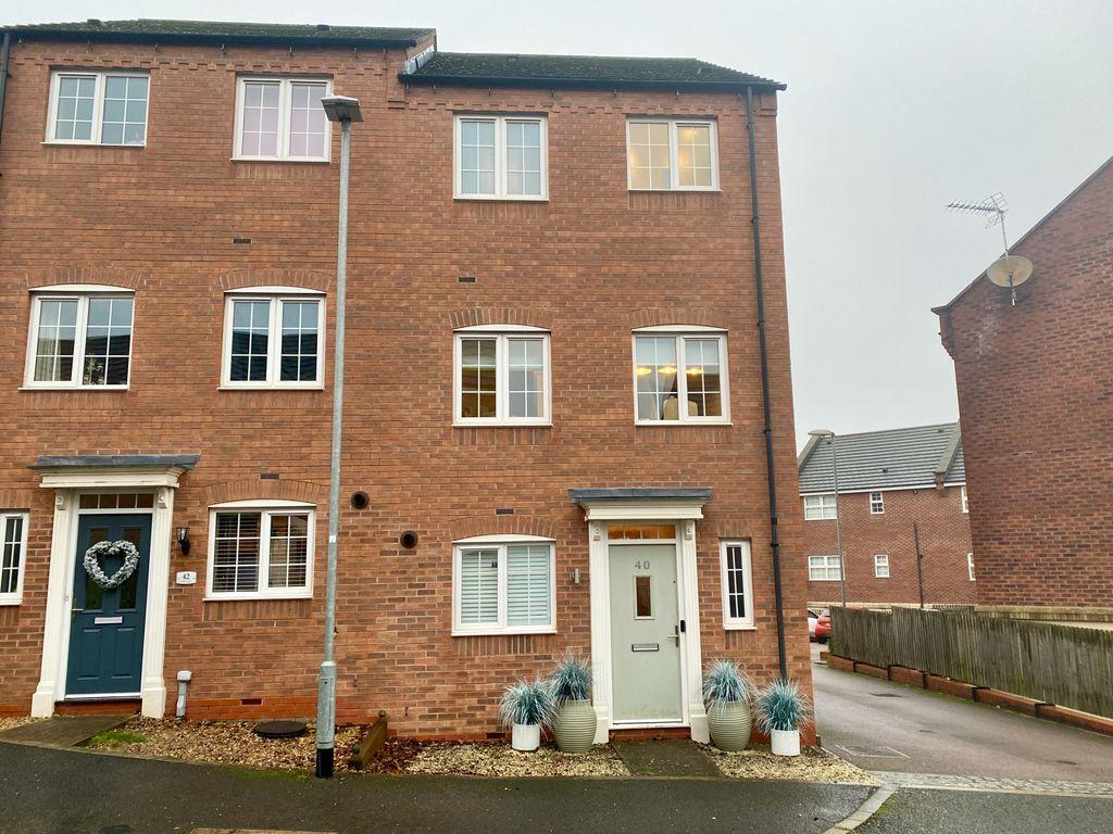 Wharf Gardens, Bingham NG13 8YE 3 bed semi-detached house - £270,000