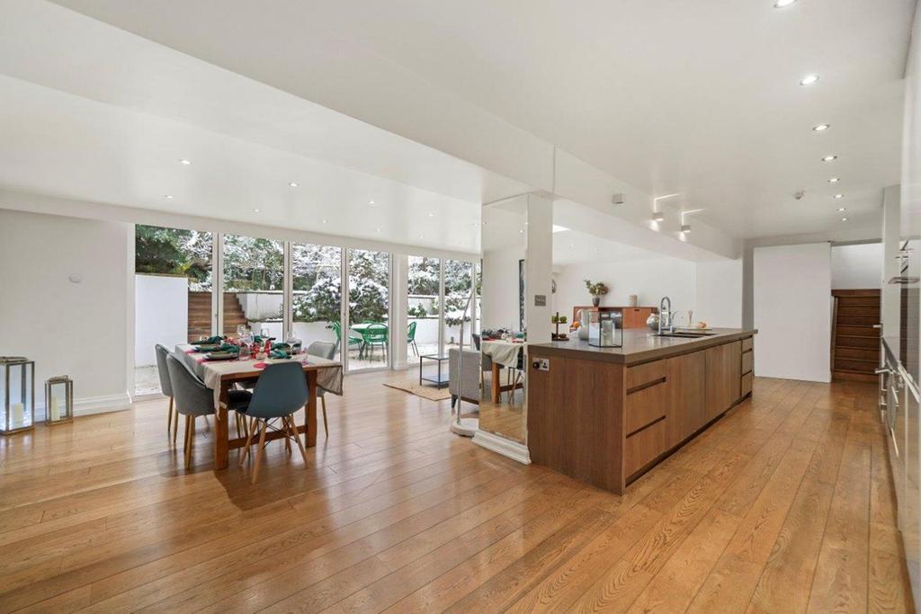 Greville Road, London, NW6 6 bed detached house - £19,500 pcm (£4,500 pw)