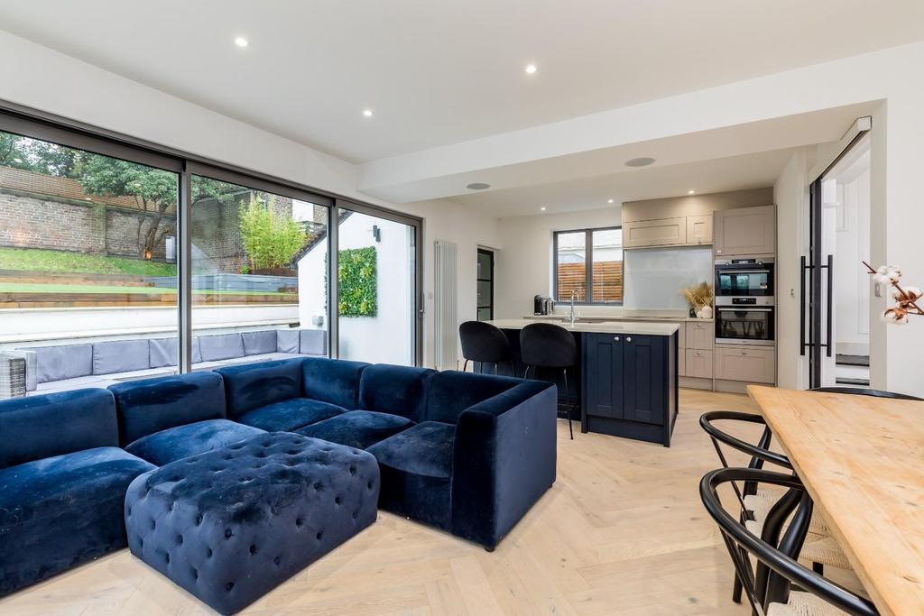 Withdean Court Avenue, Brighton 3 bed house - £1,000,000