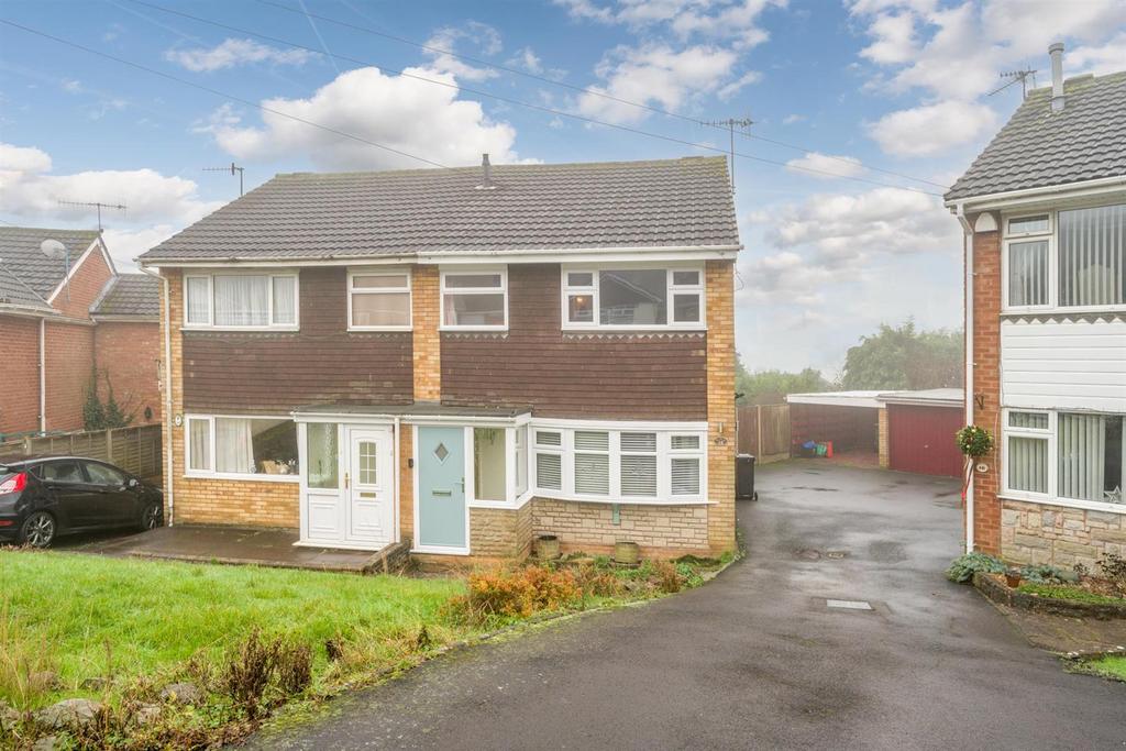Eaton Place, Kingswinford, DY6 8JU 3 bed semi-detached house - £275,000