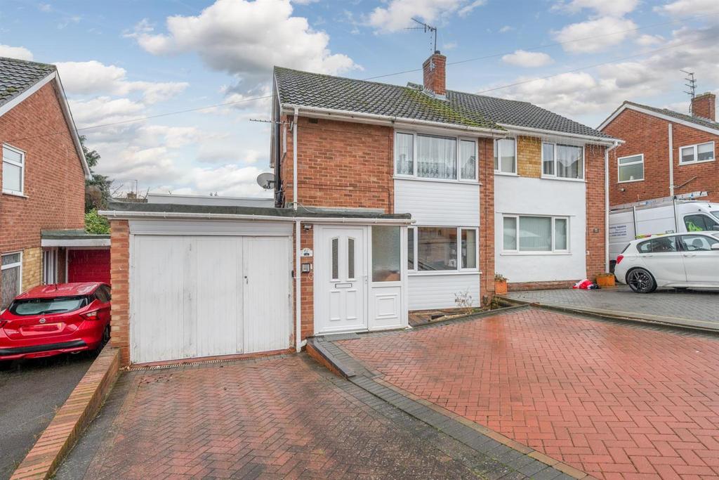 Sandringham Road, Wordsley, DY8 5HL 3 bed semi-detached house - £269,950