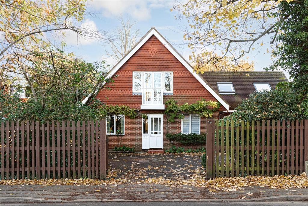 Wray Common Road, Reigate 4 bed detached house - £1,100,000
