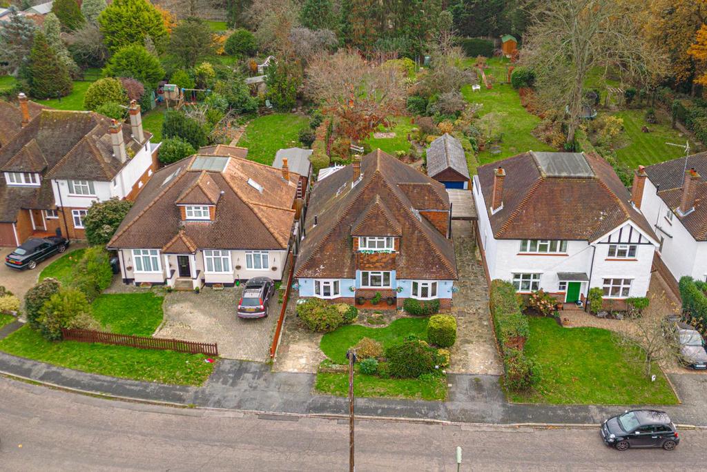 Christ Church Mount, Epsom 4 bed detached house - £1,000,000
