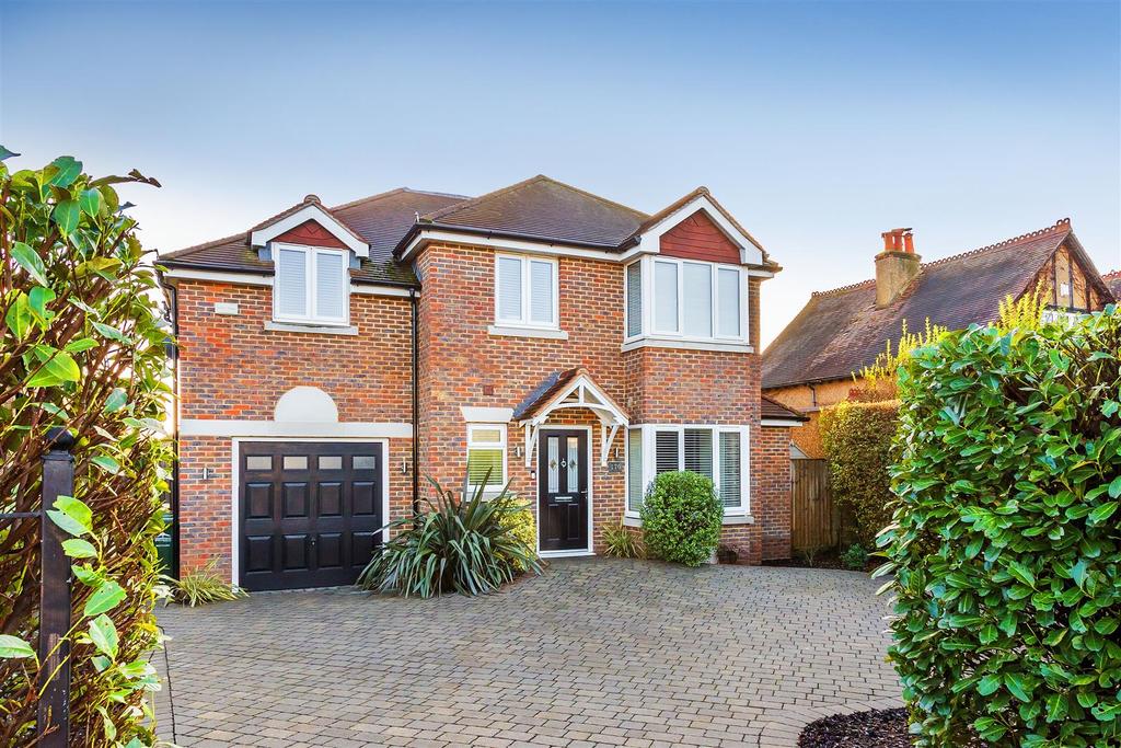 Green Lane, Shepperton, Surrey, TW17 5 bed detached house - £1,150,000