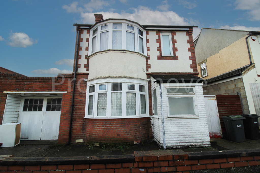 Maryport Road Luton LU4 8EA 3 bed detached house - £1,400 pcm (£323 pw)