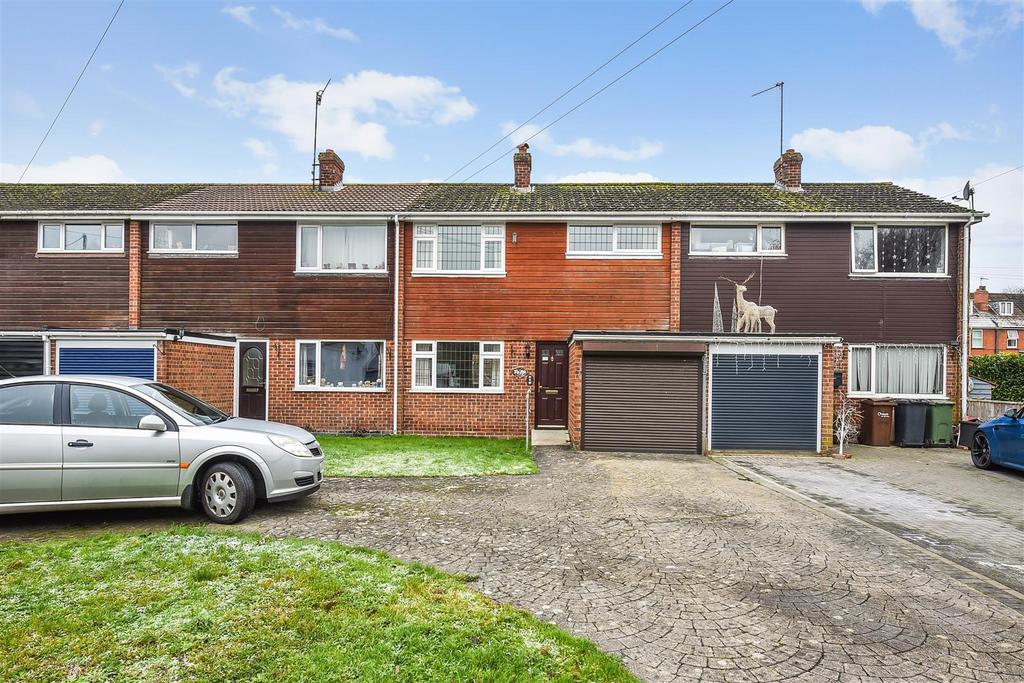 Manor Close, Shipton Bellinger, Tidworth 3 bed terraced house - £270,000