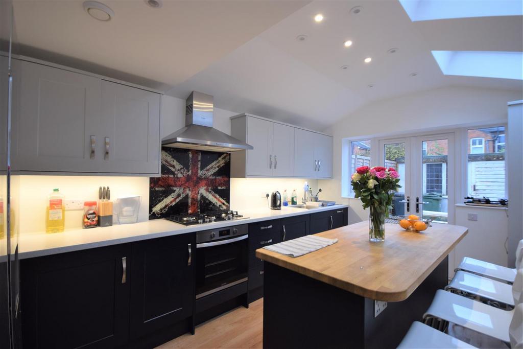 George Road, Guildford 5 bed end of terrace house - £3,150 pcm (£727 pw)