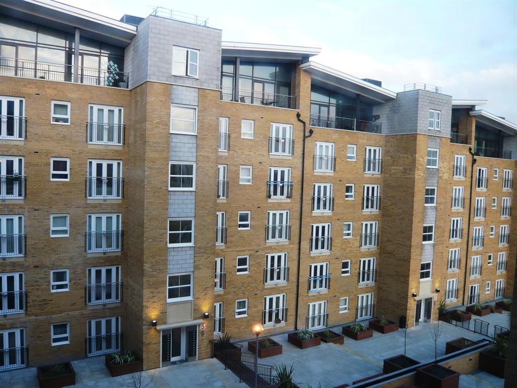 Fusion 6, Middlewood Street, Salford 2 bed flat - £900 pcm (£208 pw)
