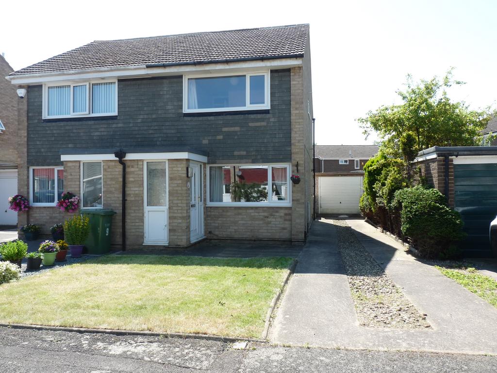 Angrove Close, Yarm TS15 2 bed semi-detached house to rent - £795 pcm ...