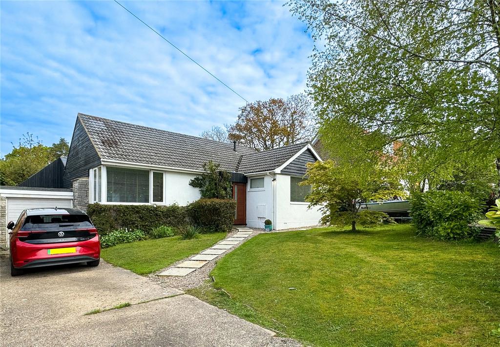 Bransgore Gardens, Bransgore... 3 bed bungalow - £600,000