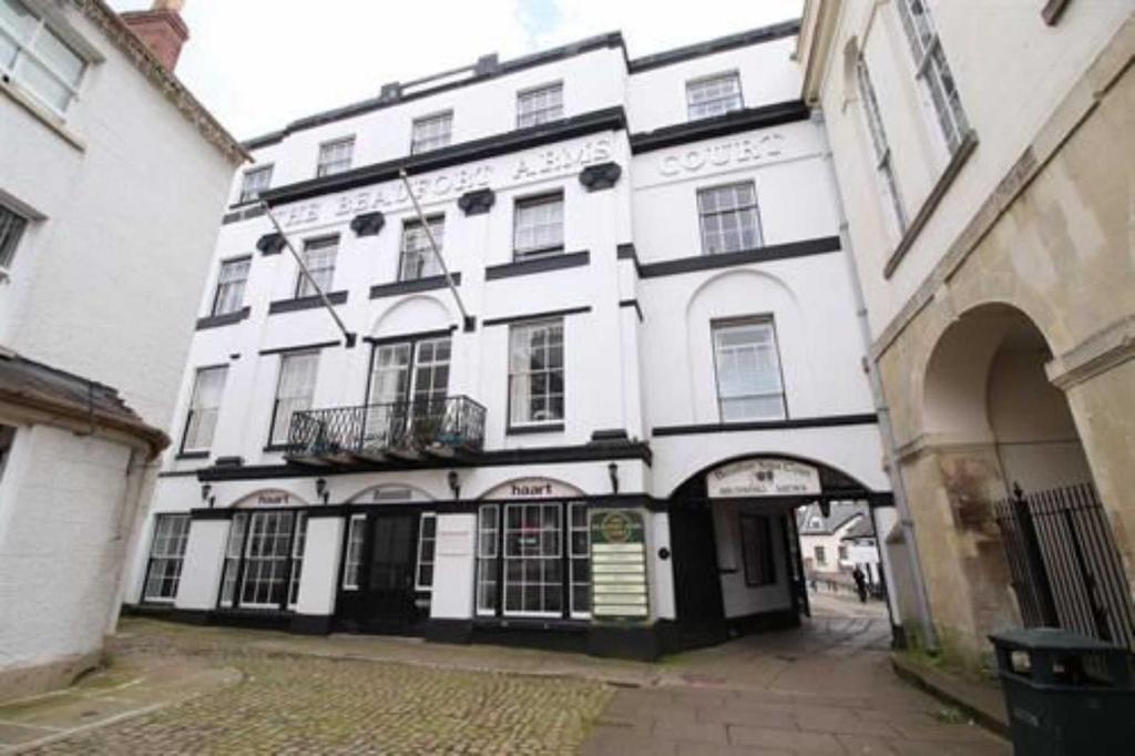 Beaufort Arms Court, Monmouth, Agincourt Square 3 bed flat - £349,000