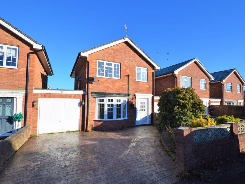 Croesonen Parc, Abergavenny 3 bed link detached house - £285,000