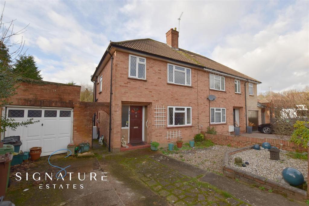 Reynards Way, Bricket Wood, St. Albans 3 bed semi-detached house - £585,000