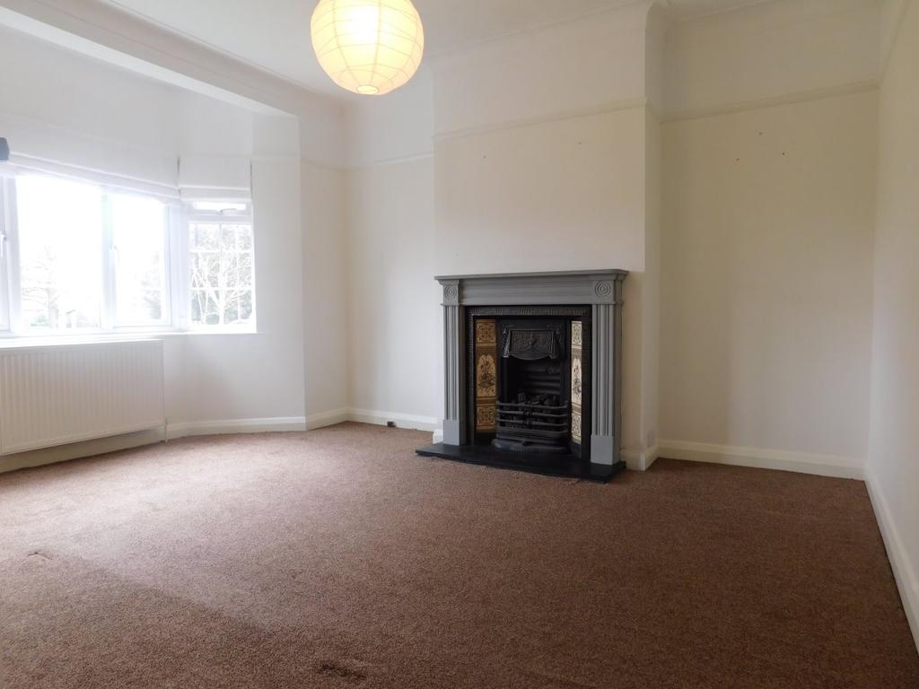 Brent Court, Hanwell 1 bed maisonette - £1,250 pcm (£288 pw)