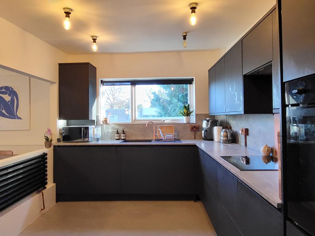 The Spinney, Nascot Wood, Watford, WD17 2 bed flat - £355,000