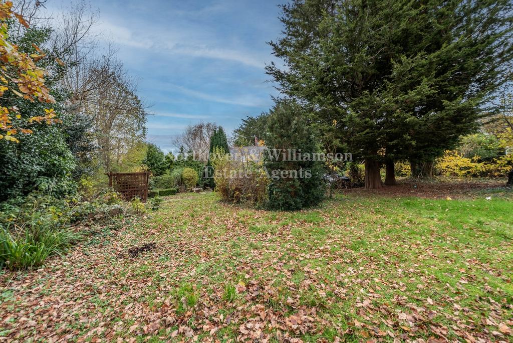 Newport Road, Rumney, Cardiff. CF3 4 bed detached house - £535,000