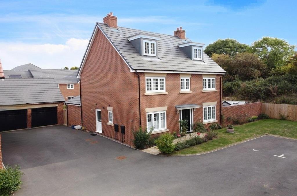 Osier Way, Olney, Buckinghamshire MK46 5 bed detached house - £725,000