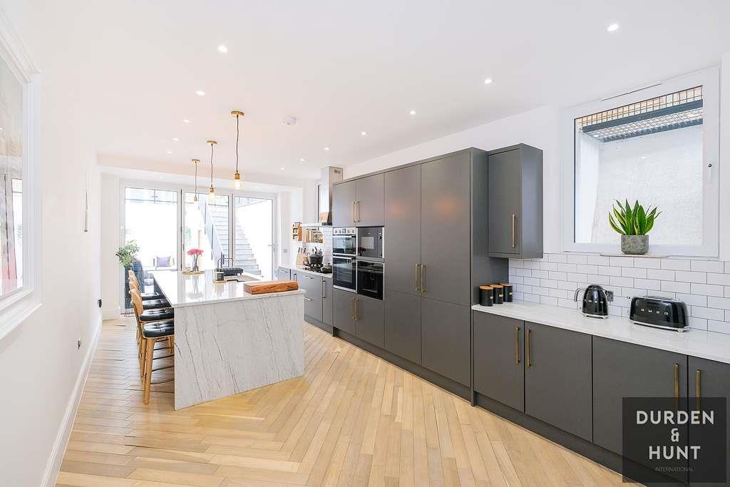Chelmsford Road, South Woodford, E18 2PL 4 bed semi-detached house - £ ...