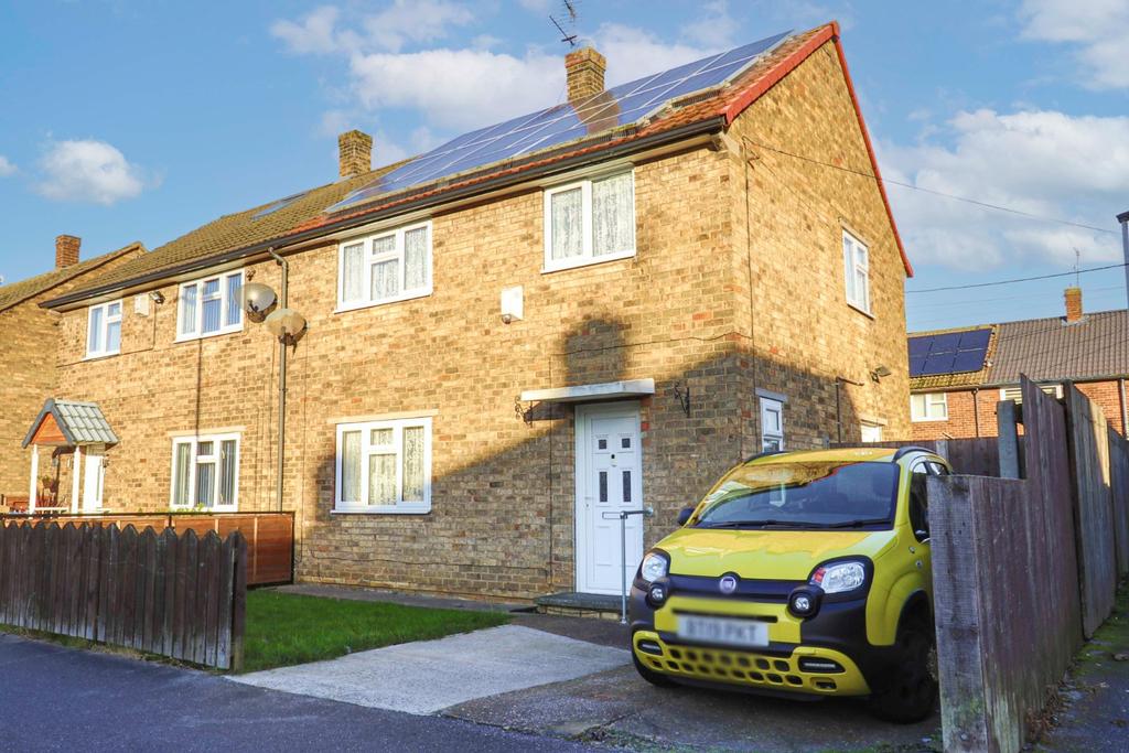 Ecclesfield Avenue, Hull, HU9 5AT 3 bed semi-detached house - £110,000
