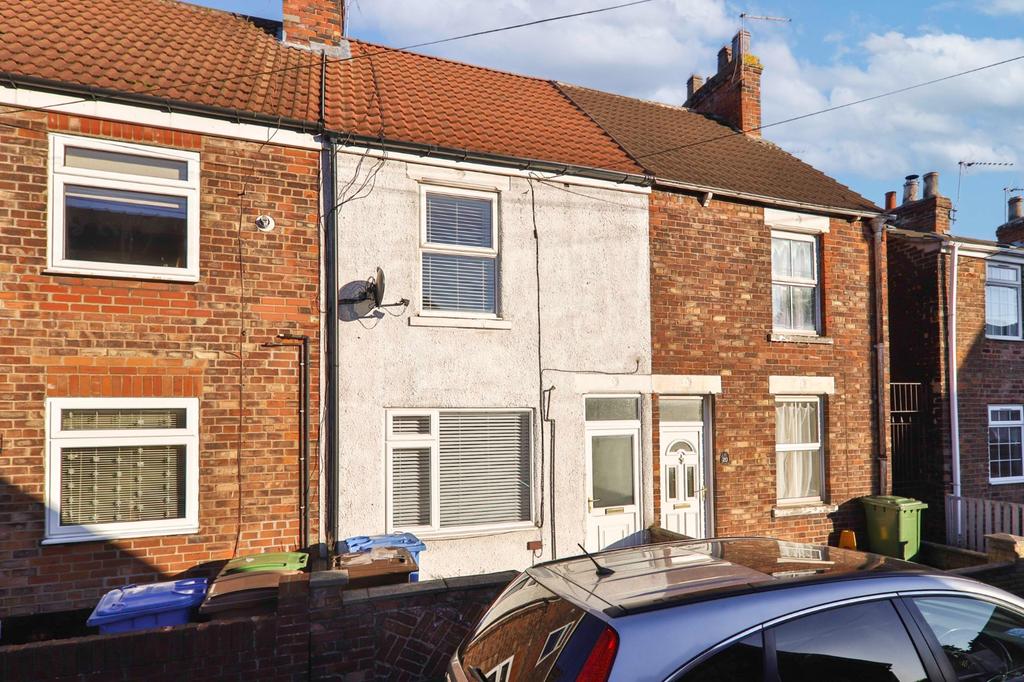 Norwood Far Grove, Beverley, HU17 9HX 3 bed terraced house - £175,000