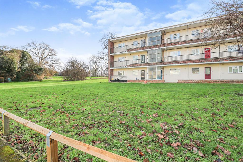 The Lawn, Harlow 2 bed flat - £190,000