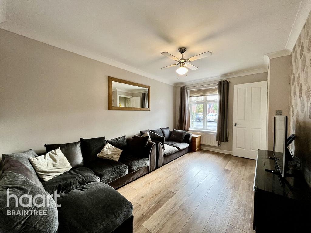 Gulls Croft, Braintree 2 bed end of terrace house - £280,000