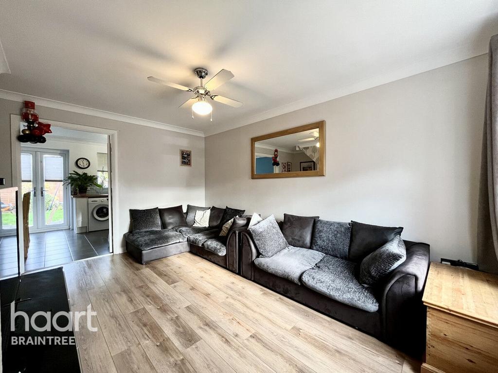Gulls Croft, Braintree 2 bed end of terrace house - £280,000