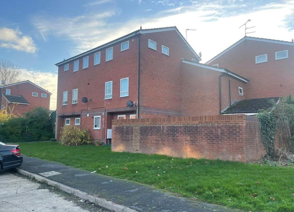 Dane Court, Aylesbury, HP21 2 bed flat - £190,000