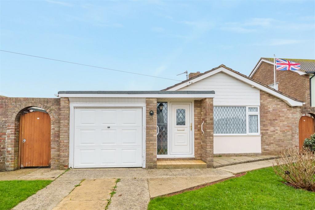 Fontwell Road, Selsey, PO20 3 bed detached bungalow - £375,000