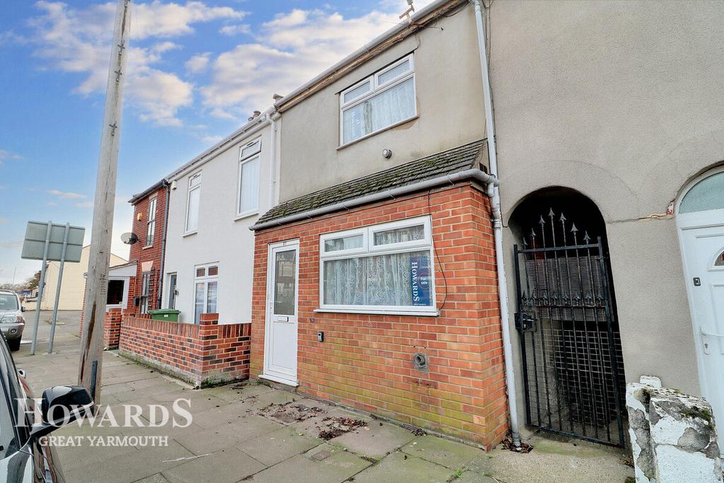 Caister Road, Great Yarmouth 3 bed terraced house for sale - £100,000