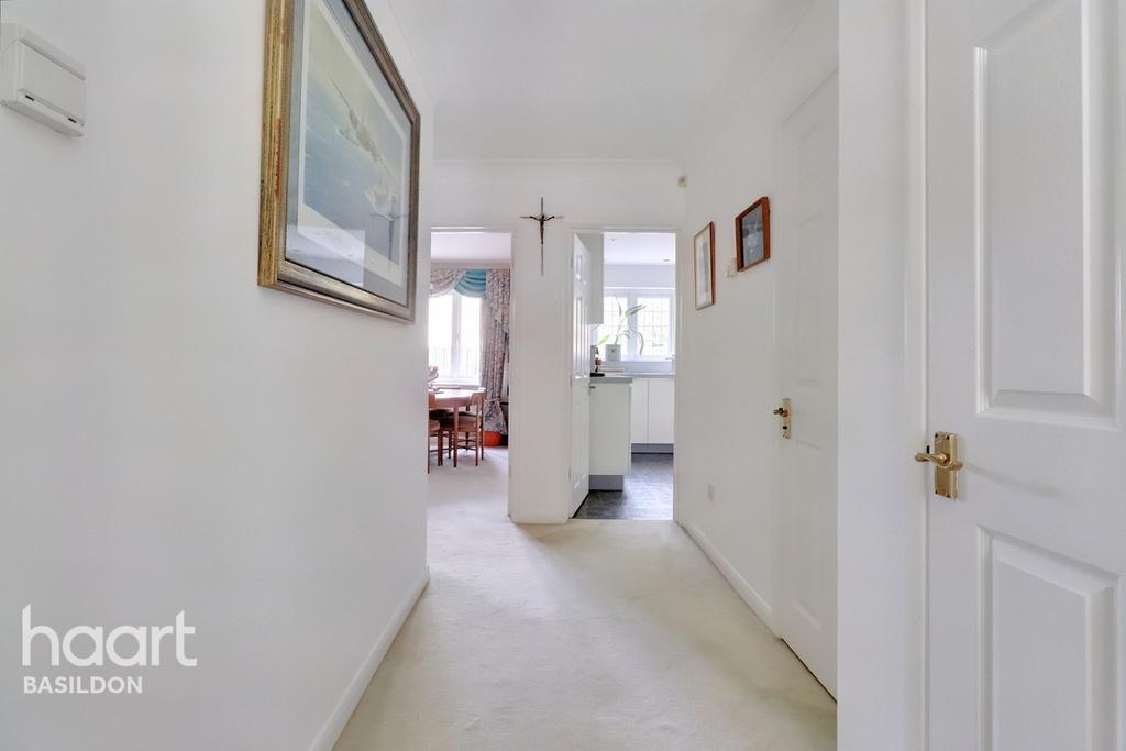 The Pines, Basildon 4 bed detached house - £625,000