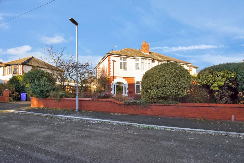 Weston Crescent, Runcorn 3 bed semi-detached house - £250,000