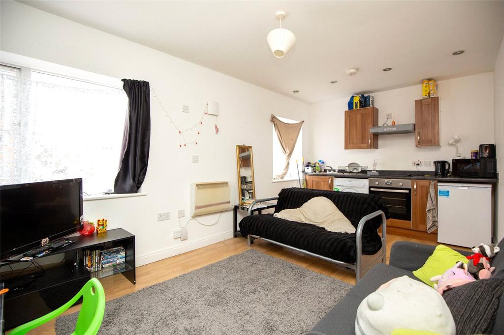 Brangwyn Grove, Lockleaze, Bristol, BS7 2 bed apartment - £1,000 pcm (£ ...