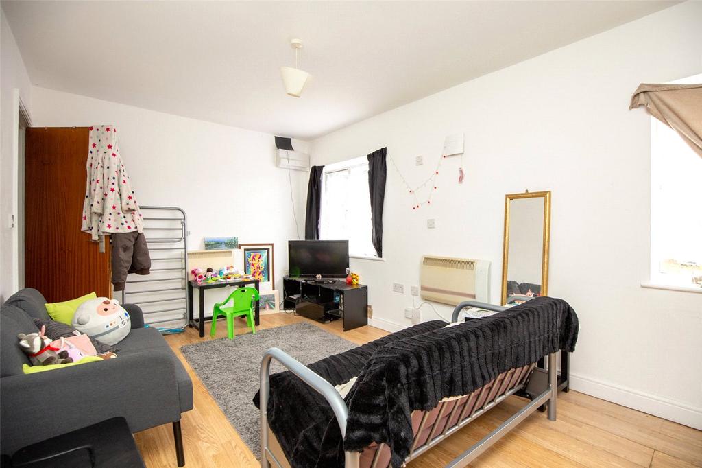 Brangwyn Grove, Lockleaze, Bristol, BS7 2 bed apartment - £1,000 pcm (£ ...