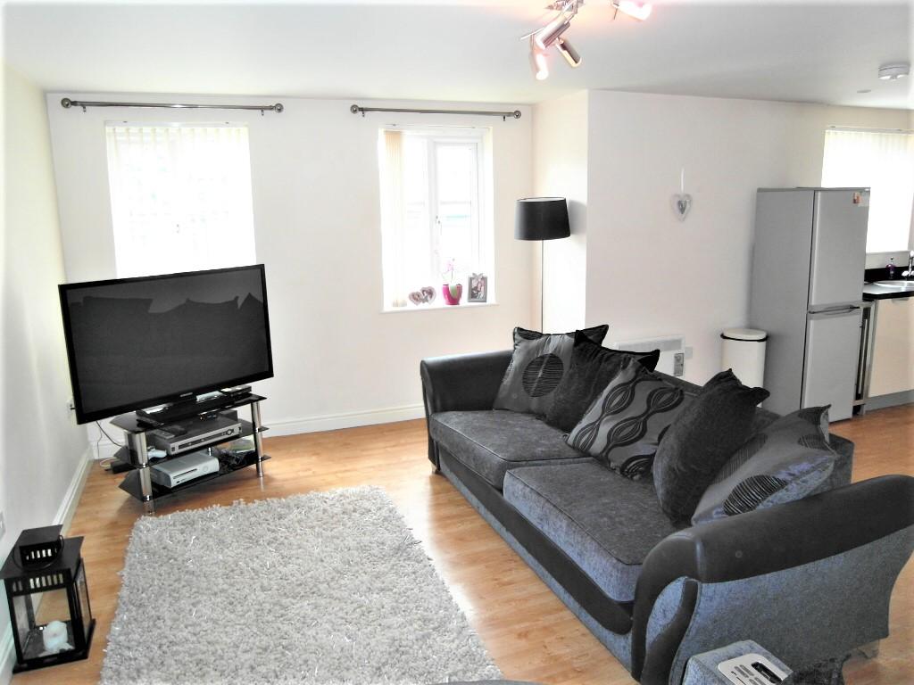 Clayton Fold, Burnley, BB12 2 bed flat - £550 pcm (£127 pw)