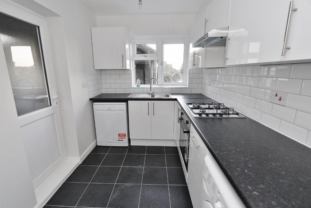 Clockhouse Lane, Romford, RM5 3 bed semi-detached house - £1,700 pcm (£ ...