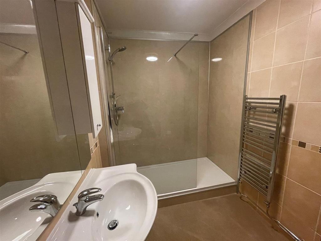 Princess Street, Llanelli 2 bed apartment - £135,000