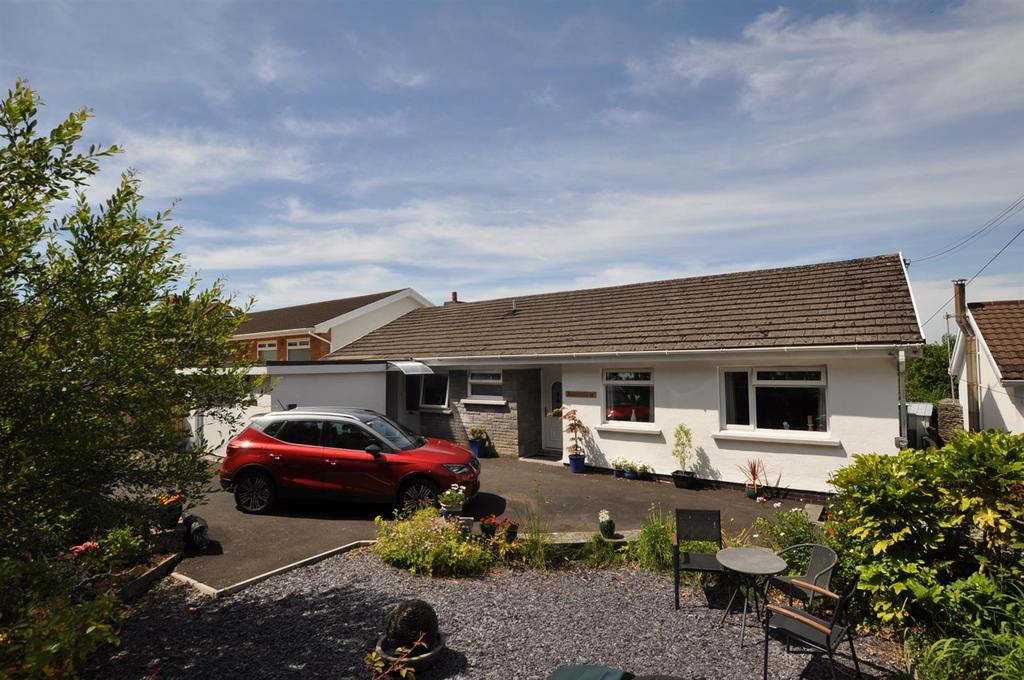 Heol Y Lan, Idole, Carmarthen 3 bed detached bungalow - £325,000