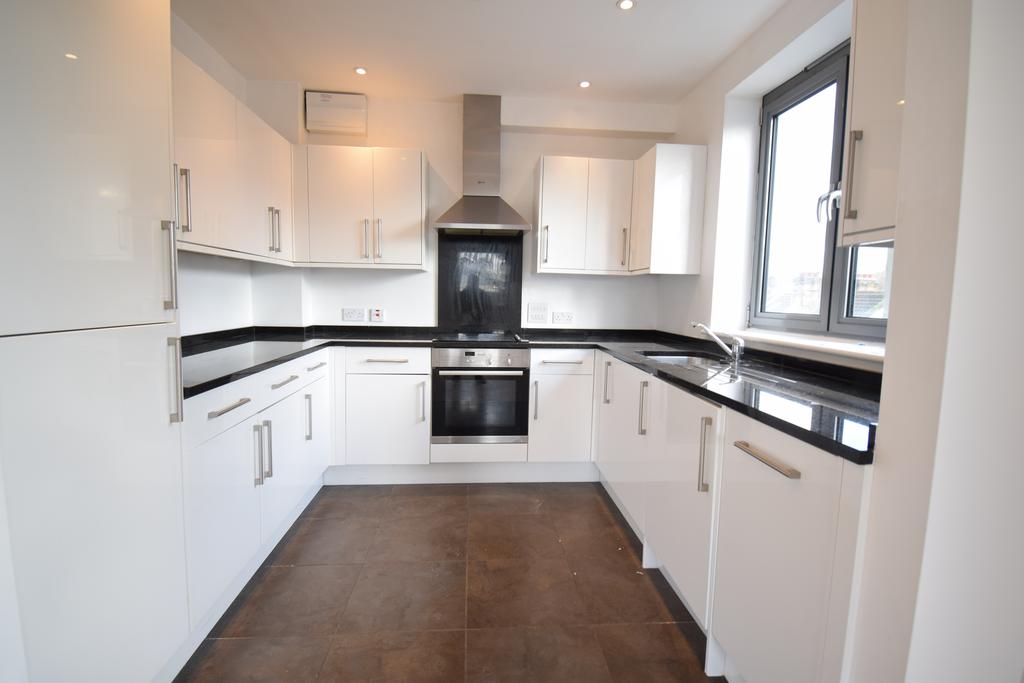 Floyd Road, London SE7 2 bed apartment - £1,550 pcm (£358 pw)