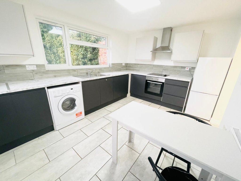 469, Cricklade Road, Swindon, SN2 1AQ Studio - £750 pcm (£173 pw)