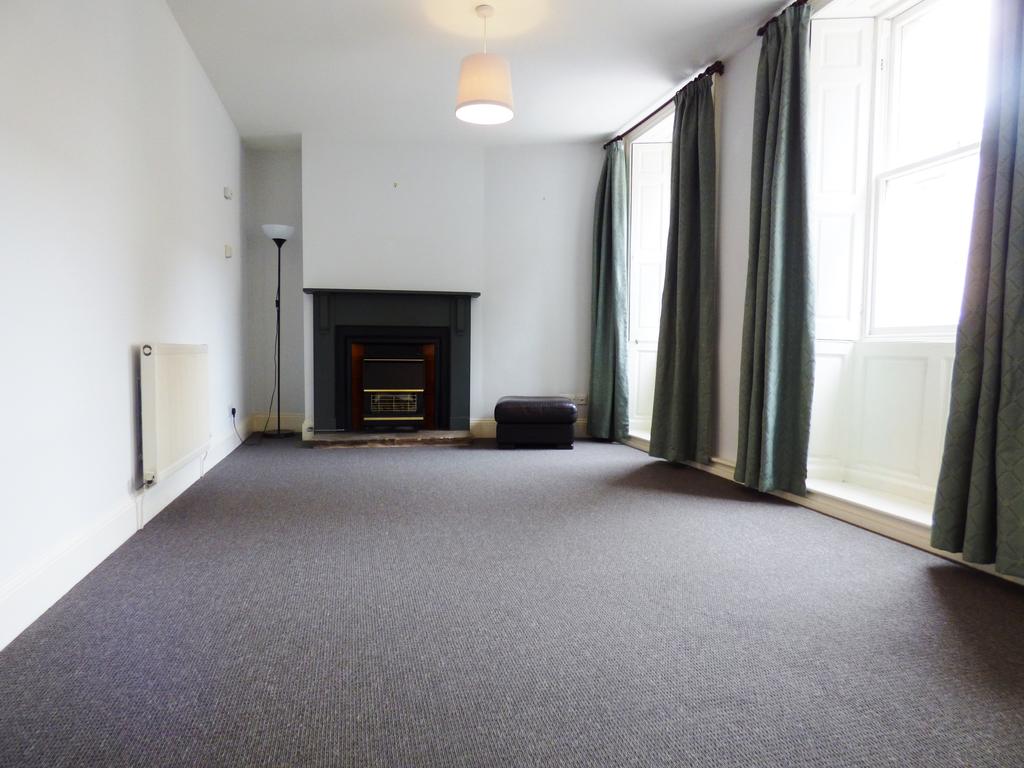 Chapel Street, Lancaster, LA1 1 bed flat - £700 pcm (£162 pw)