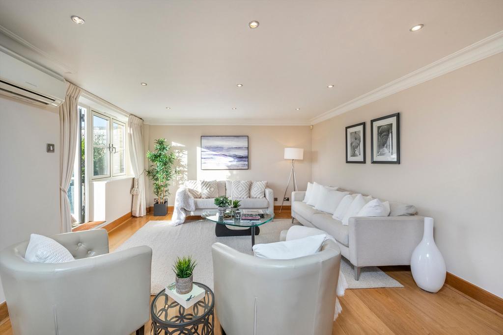 Anderson Square, London, N1 4 bed flat - £1,750,000